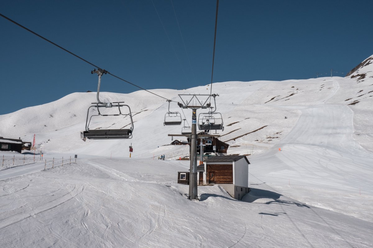 Seilbahndatenbank - 4-SBK Dieni-Milez (Sedrun) • Bergbahnen.org